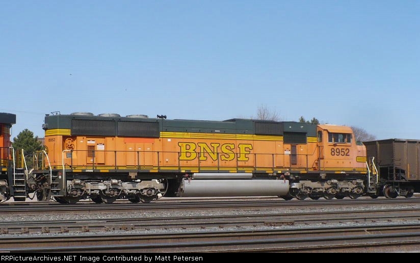 BNSF 8952